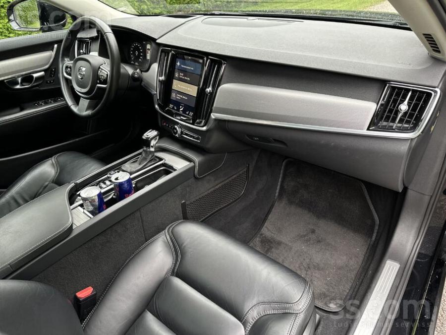 Black Volvo V90 2017 in Talsi, with an engine capacity of 2.00 L and mileage of 136 thousand km for 19470 €, photo 22 on AUTOMOTO.COM.LV