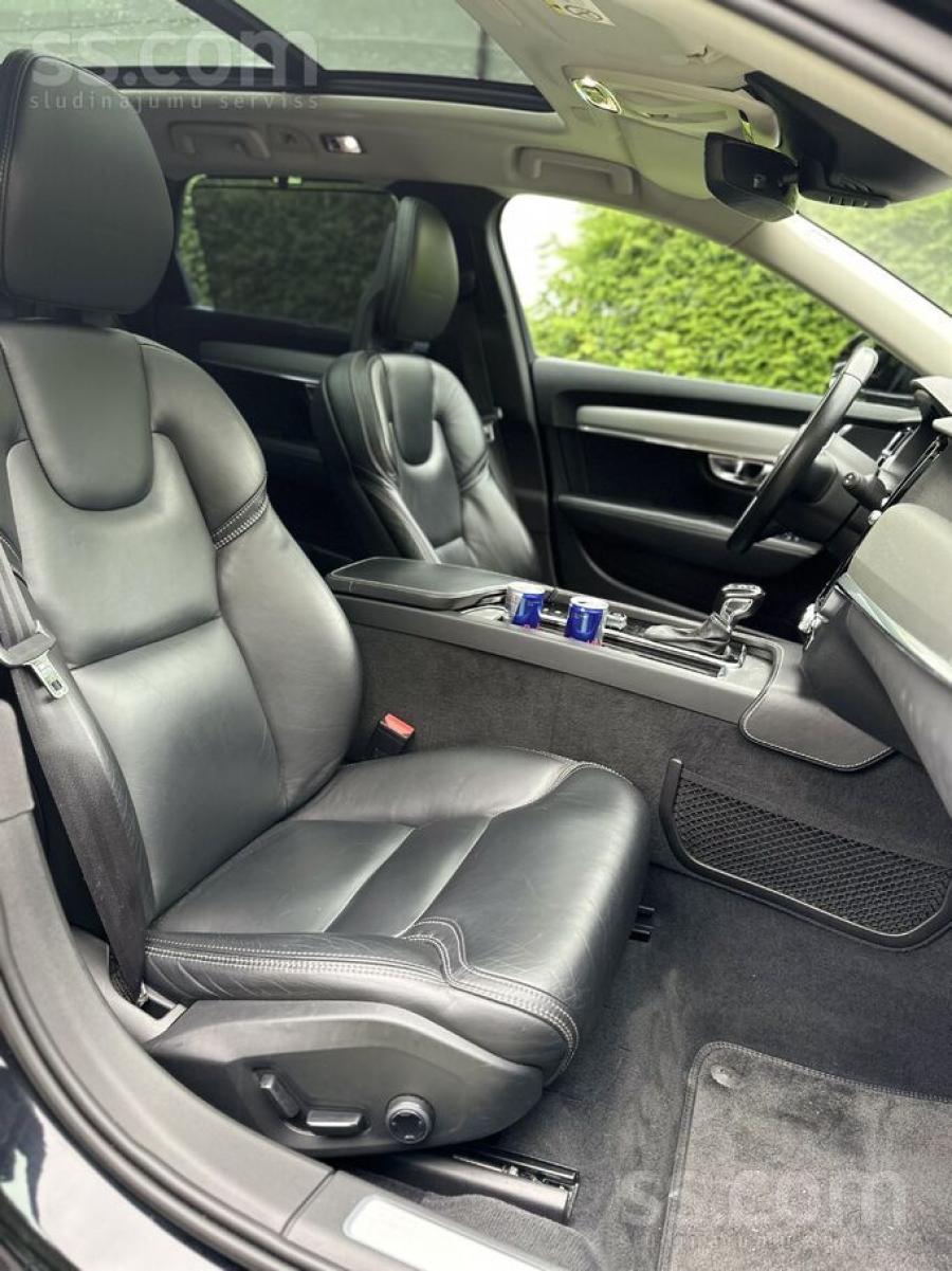 Black Volvo V90 2017 in Talsi, with an engine capacity of 2.00 L and mileage of 136 thousand km for 19470 €, photo 23 on AUTOMOTO.COM.LV