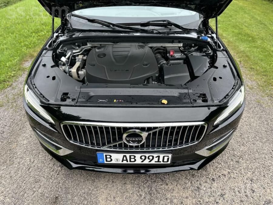 Black Volvo V90 2017 in Talsi, with an engine capacity of 2.00 L and mileage of 136 thousand km for 19470 €, photo 24 on AUTOMOTO.COM.LV