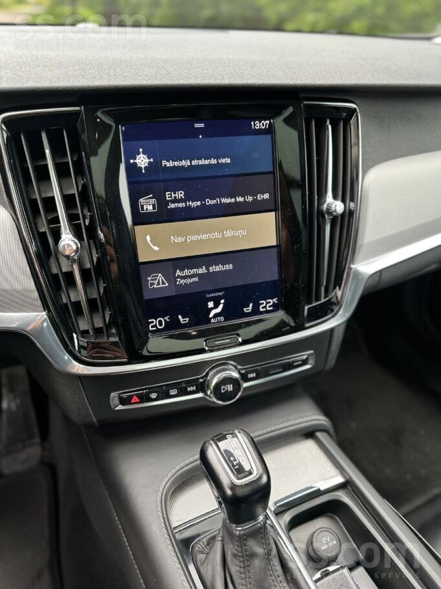 Black Volvo V90 2017 in Talsi, with an engine capacity of 2.00 L and mileage of 136 thousand km for 19470 €, photo 27 on AUTOMOTO.COM.LV