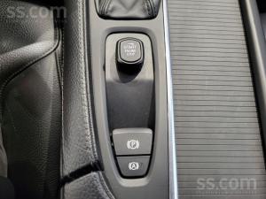 Black Volvo V90 2017 in Riga, with an engine capacity of 2.00 L and mileage of 204 thousand km for 15990 €, photo 11 on AUTOMOTO.COM.LV