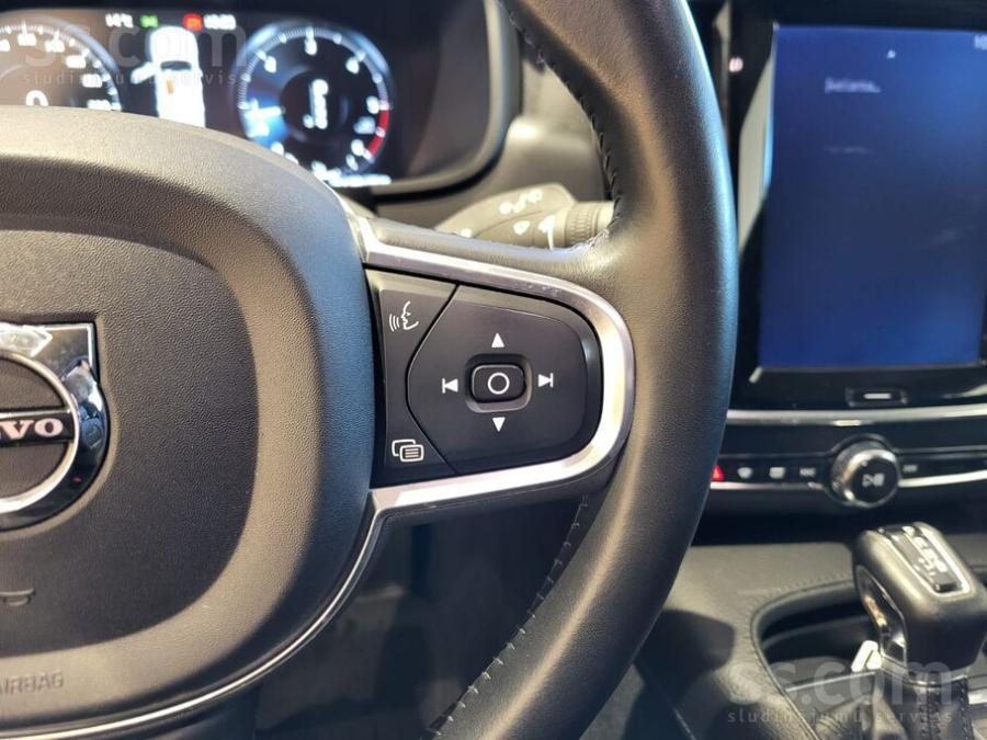 Black Volvo V90 2017 in Riga, with an engine capacity of 2.00 L and mileage of 204 thousand km for 15990 €, photo 13 on AUTOMOTO.COM.LV