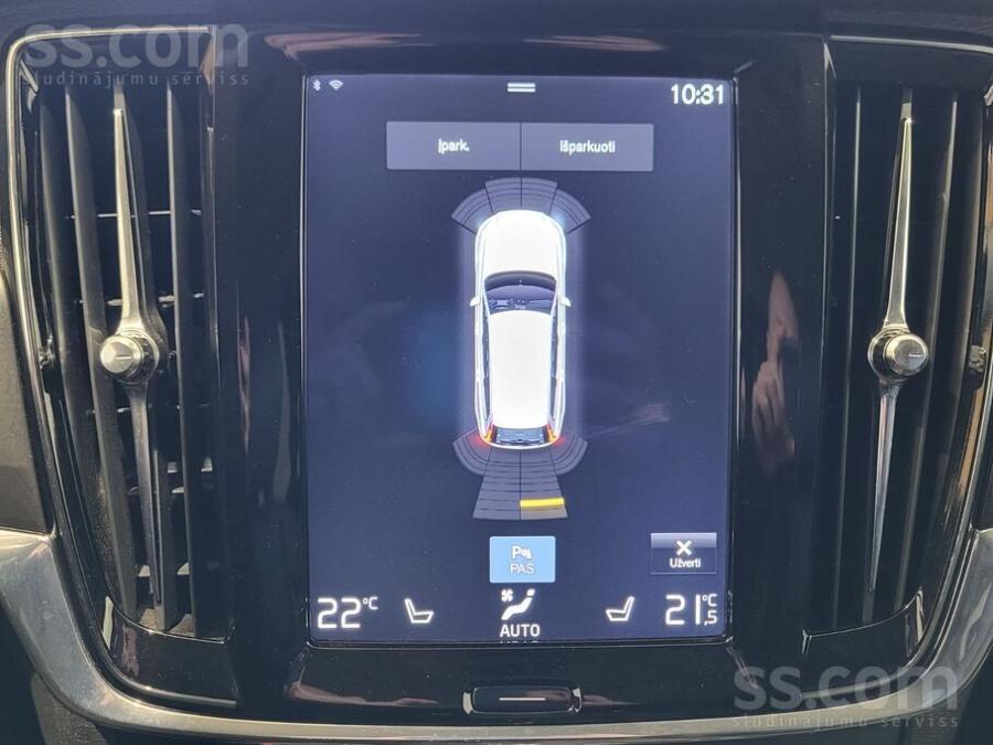 Black Volvo V90 2017 in Riga, with an engine capacity of 2.00 L and mileage of 204 thousand km for 15990 €, photo 14 on AUTOMOTO.COM.LV