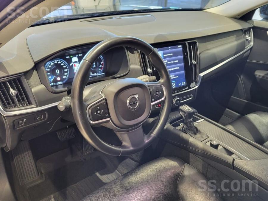 Black Volvo V90 2017 in Riga, with an engine capacity of 2.00 L and mileage of 204 thousand km for 15990 €, photo 15 on AUTOMOTO.COM.LV