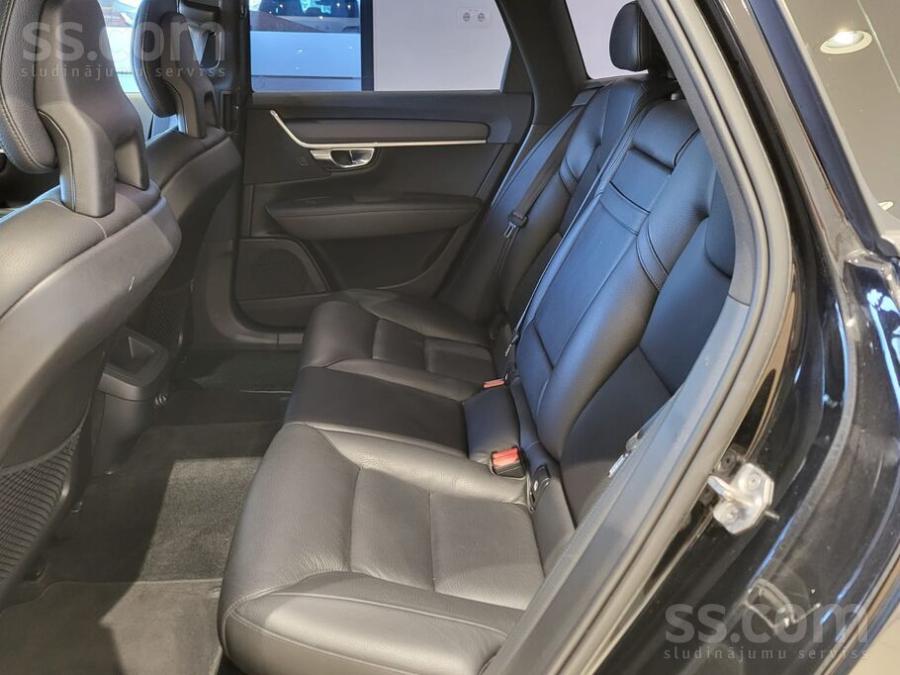 Black Volvo V90 2017 in Riga, with an engine capacity of 2.00 L and mileage of 204 thousand km for 15990 €, photo 16 on AUTOMOTO.COM.LV