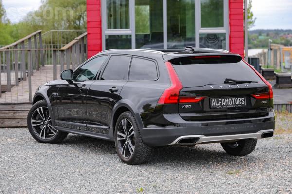 Melns Volvo V90 2017 Rīga, ar dzinēja tilpumu 2.00 L un nobraukumu 258 tūkst. km par 17990 €, foto 3 vietnē AUTOMOTO.COM.LV