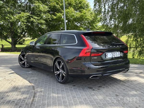 Black Volvo V90 2017 in Bauska, with an engine capacity of 2.00 L and mileage of 0 thousand km for 14500 €, photo 4 on AUTOMOTO.COM.LV