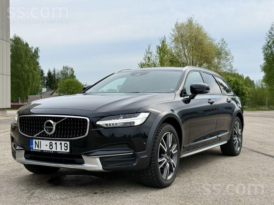Black Volvo V90 2017 in Riga, with an engine capacity of 2.00 L and mileage of 239 thousand km for 15990 €, photo 1 on AUTOMOTO.COM.LV