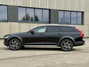 Black Volvo V90 2017 in Riga, with an engine capacity of 2.00 L and mileage of 239 thousand km for 15990 €, photo 9 on AUTOMOTO.COM.LV