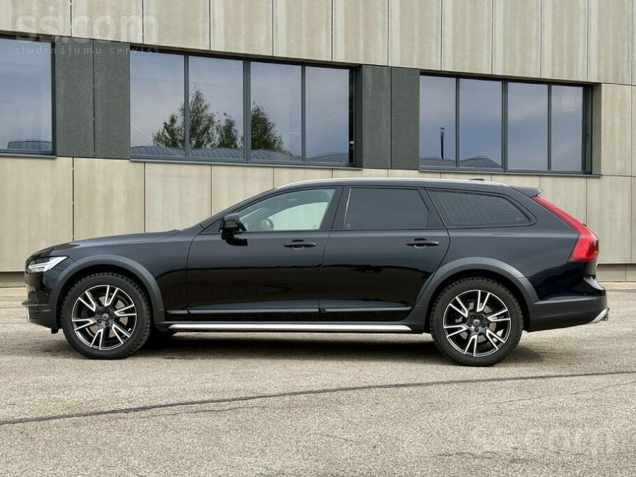 Black Volvo V90 2017 in Riga, with an engine capacity of 2.00 L and mileage of 239 thousand km for 15990 €, photo 9 on AUTOMOTO.COM.LV