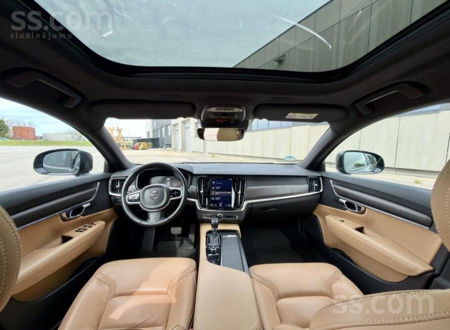 Black Volvo V90 2017 in Riga, with an engine capacity of 2.00 L and mileage of 239 thousand km for 15990 €, photo 10 on AUTOMOTO.COM.LV