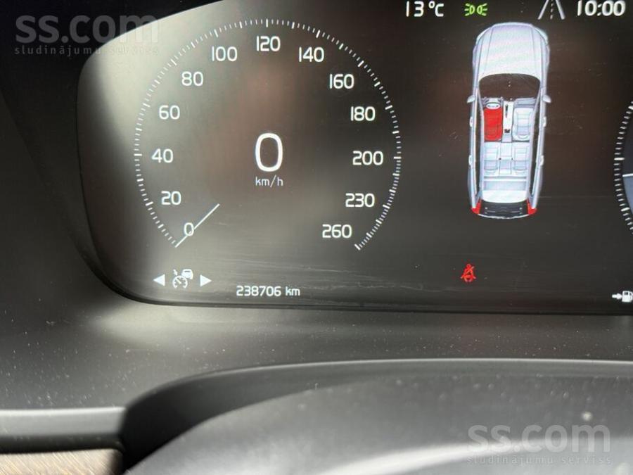 Black Volvo V90 2017 in Riga, with an engine capacity of 2.00 L and mileage of 239 thousand km for 15990 €, photo 13 on AUTOMOTO.COM.LV