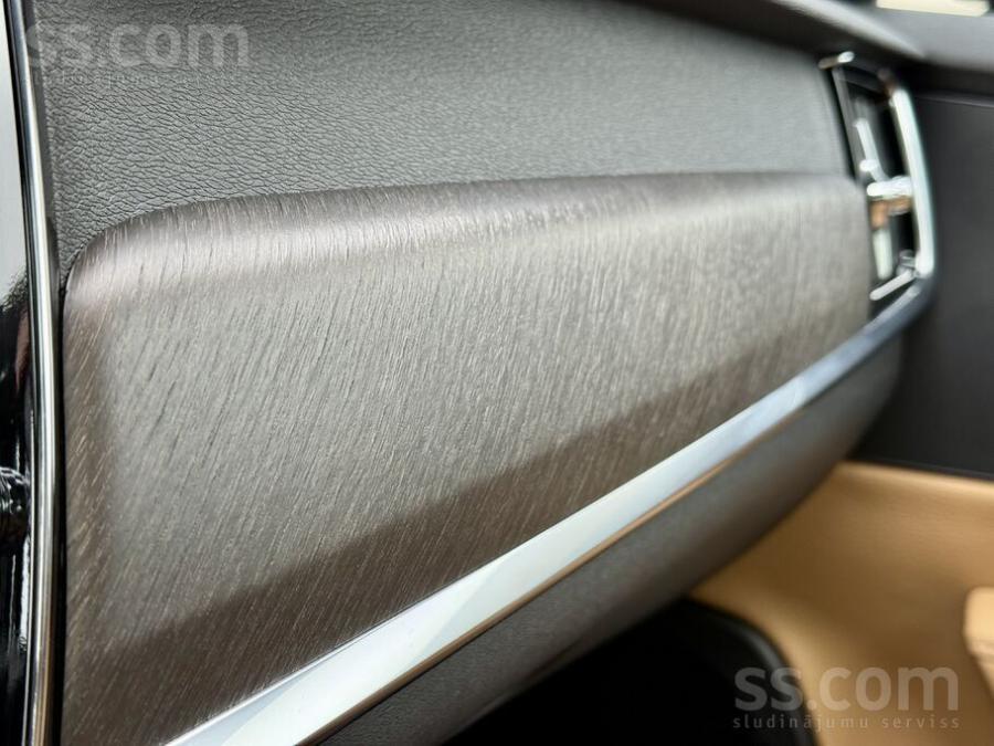 Black Volvo V90 2017 in Riga, with an engine capacity of 2.00 L and mileage of 239 thousand km for 15990 €, photo 14 on AUTOMOTO.COM.LV