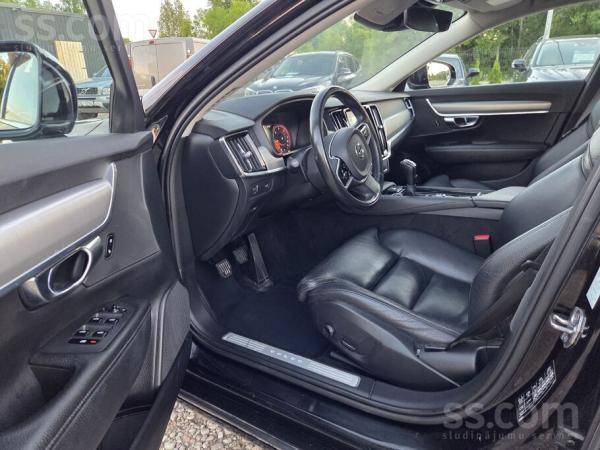 Black Volvo V90 2017 in Jelgava, with an engine capacity of 2.00 L and mileage of 0 thousand km for 11600 €, photo 9 on AUTOMOTO.COM.LV