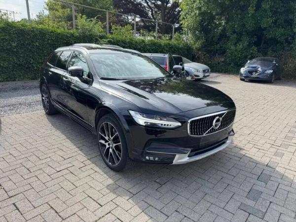 Black Volvo V90 2017 in Riga, with an engine capacity of 2.00 L and mileage of 170 thousand km for 21995 €, photo 1 on AUTOMOTO.COM.LV