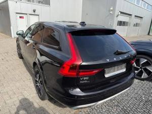 Black Volvo V90 2017 in Riga, with an engine capacity of 2.00 L and mileage of 170 thousand km for 21995 €, photo 3 on AUTOMOTO.COM.LV