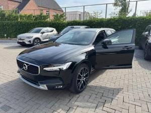 Black Volvo V90 2017 in Riga, with an engine capacity of 2.00 L and mileage of 170 thousand km for 21995 €, photo 4 on AUTOMOTO.COM.LV