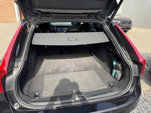 Black Volvo V90 2017 in Riga, with an engine capacity of 2.00 L and mileage of 170 thousand km for 21995 €, photo 5 on AUTOMOTO.COM.LV