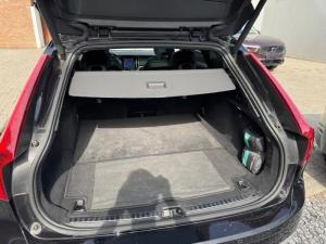 Black Volvo V90 2017 in Riga, with an engine capacity of 2.00 L and mileage of 170 thousand km for 21995 €, photo 6 on AUTOMOTO.COM.LV