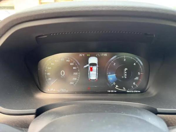 Black Volvo V90 2017 in Riga, with an engine capacity of 2.00 L and mileage of 170 thousand km for 21995 €, photo 7 on AUTOMOTO.COM.LV