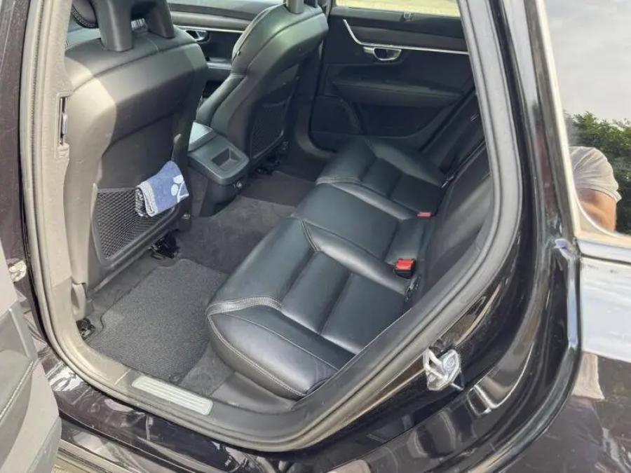 Black Volvo V90 2017 in Riga, with an engine capacity of 2.00 L and mileage of 170 thousand km for 21995 €, photo 13 on AUTOMOTO.COM.LV
