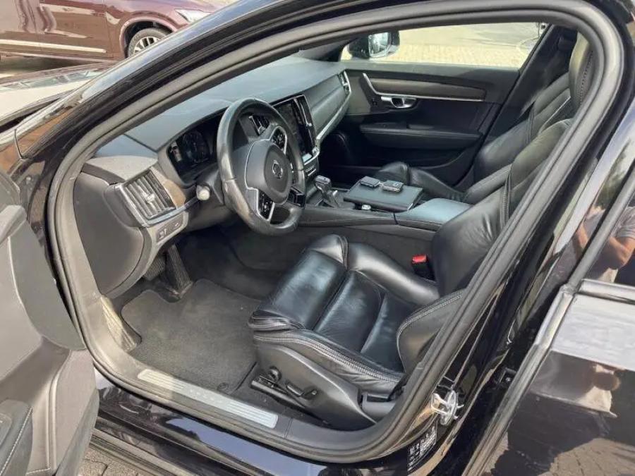 Black Volvo V90 2017 in Riga, with an engine capacity of 2.00 L and mileage of 170 thousand km for 21995 €, photo 14 on AUTOMOTO.COM.LV