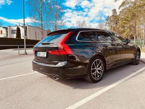 Black Volvo V90 2017 in Tallinn, with an engine capacity of 2.00 L and mileage of 324 thousand km for 14500 €, photo 3 on AUTOMOTO.COM.LV