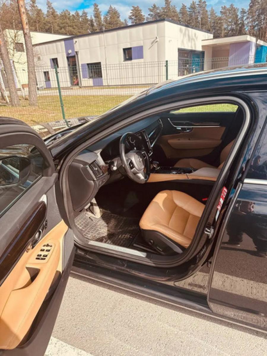 Black Volvo V90 2017 in Tallinn, with an engine capacity of 2.00 L and mileage of 324 thousand km for 14500 €, photo 7 on AUTOMOTO.COM.LV