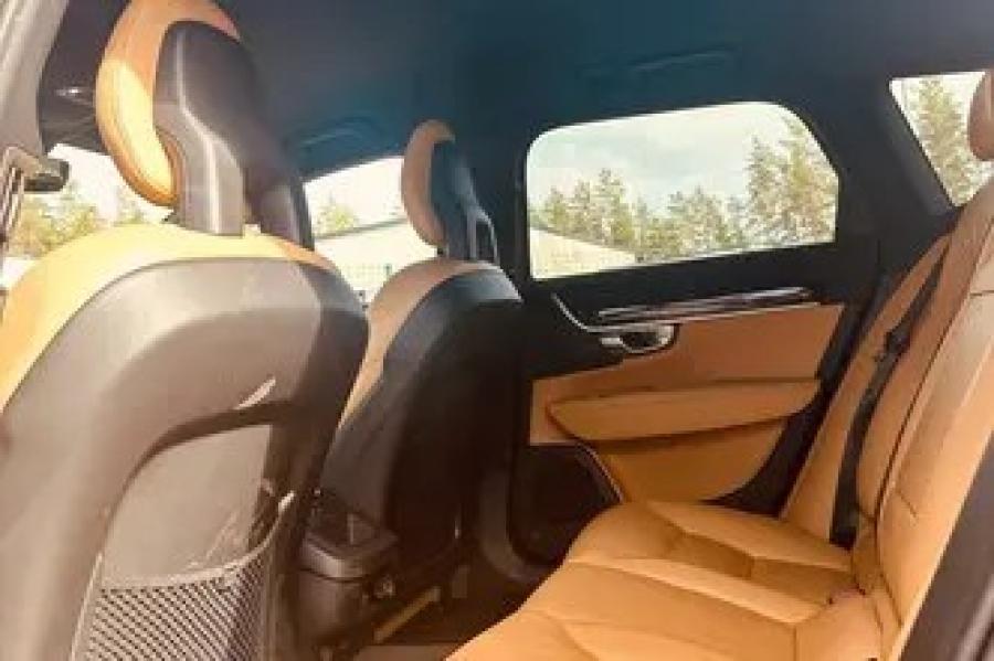Black Volvo V90 2017 in Tallinn, with an engine capacity of 2.00 L and mileage of 324 thousand km for 14500 €, photo 27 on AUTOMOTO.COM.LV