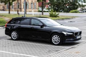 Black Volvo V90 2017 in Siauliai, with an engine capacity of 2.00 L and mileage of 539 thousand km for 9999 €, photo 4 on AUTOMOTO.COM.LV