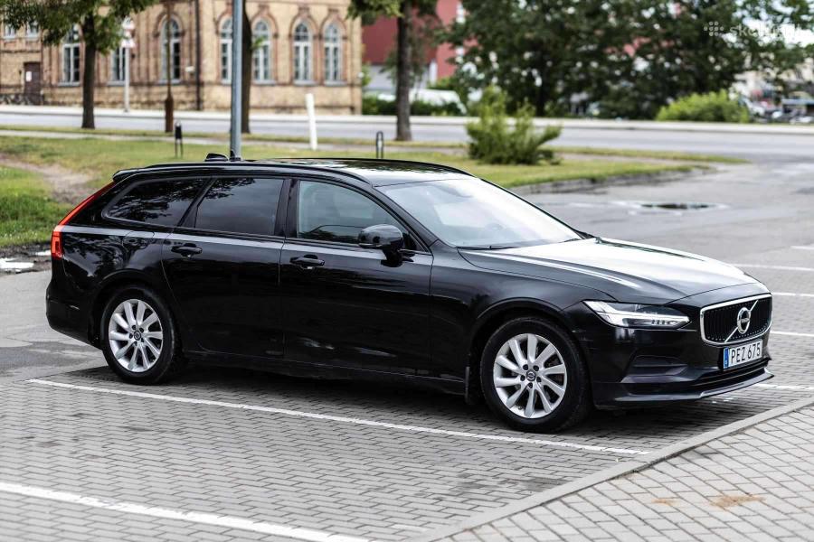 Black Volvo V90 2017 in Siauliai, with an engine capacity of 2.00 L and mileage of 539 thousand km for 9999 €, photo 4 on AUTOMOTO.COM.LV