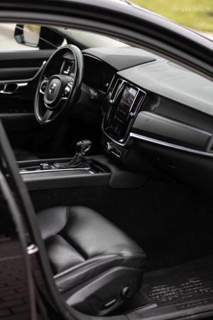 Black Volvo V90 2017 in Siauliai, with an engine capacity of 2.00 L and mileage of 539 thousand km for 9999 €, photo 5 on AUTOMOTO.COM.LV
