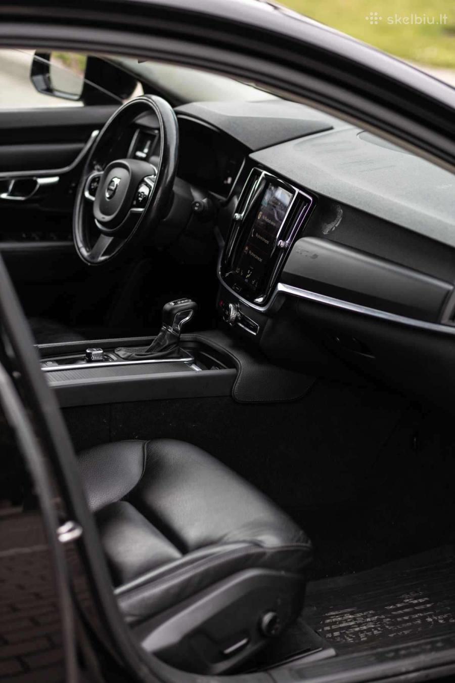 Black Volvo V90 2017 in Siauliai, with an engine capacity of 2.00 L and mileage of 539 thousand km for 9999 €, photo 5 on AUTOMOTO.COM.LV