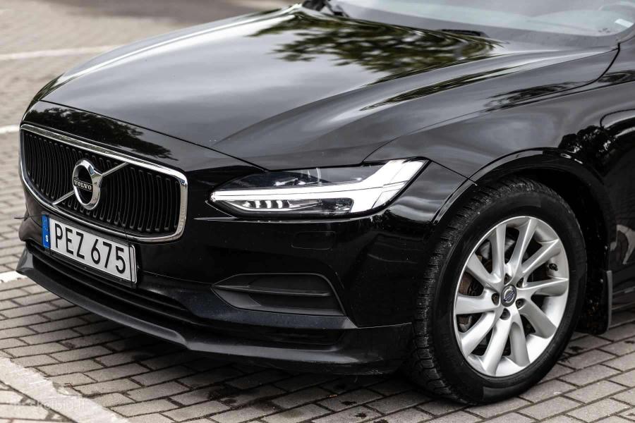 Black Volvo V90 2017 in Siauliai, with an engine capacity of 2.00 L and mileage of 539 thousand km for 9999 €, photo 10 on AUTOMOTO.COM.LV