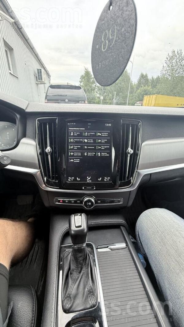 Melns Volvo V90 2017 Talsi, ar dzinēja tilpumu 2.00 L un nobraukumu 311 tūkst. km par 14250 €, foto 6 vietnē AUTOMOTO.COM.LV
