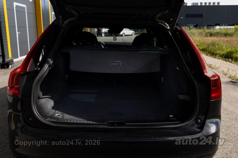 Melns Volvo V90 2017 Tallina, ar dzinēja tilpumu 2.00 L un nobraukumu 290 tūkst. km par 15900 €, foto 9 vietnē AUTOMOTO.COM.LV