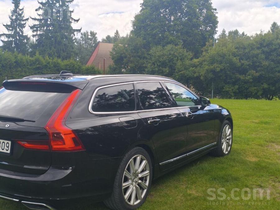 Black Volvo V90 2017 in Riga, with an engine capacity of 2.00 L and mileage of 187 thousand km for 18500 €, photo 5 on AUTOMOTO.COM.LV