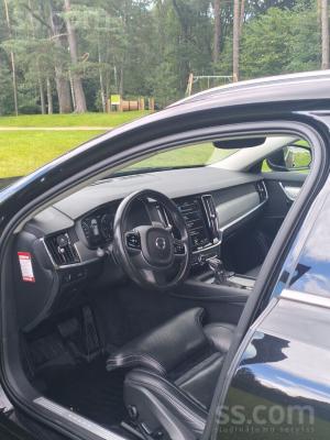 Black Volvo V90 2017 in Riga, with an engine capacity of 2.00 L and mileage of 187 thousand km for 18500 €, photo 6 on AUTOMOTO.COM.LV