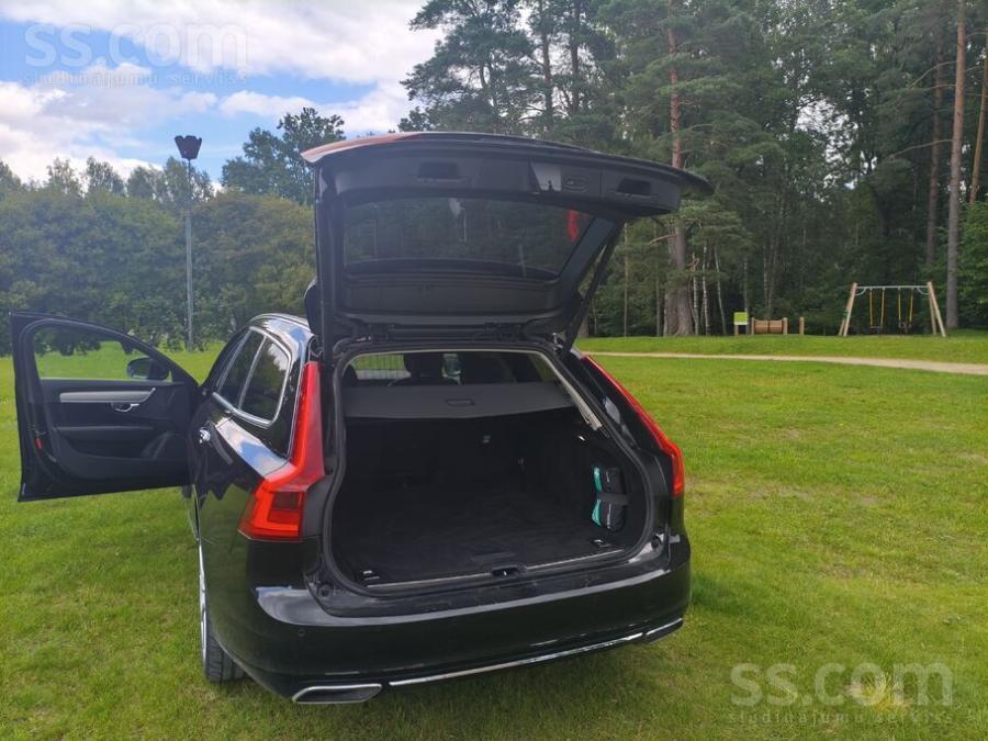 Black Volvo V90 2017 in Riga, with an engine capacity of 2.00 L and mileage of 187 thousand km for 18500 €, photo 9 on AUTOMOTO.COM.LV