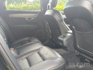 Black Volvo V90 2017 in Riga, with an engine capacity of 2.00 L and mileage of 187 thousand km for 18500 €, photo 10 on AUTOMOTO.COM.LV