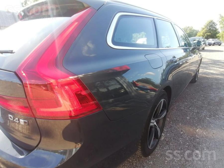 Black Volvo V90 2017 in Valmiera, with an engine capacity of 2.00 L and mileage of 326 thousand km for 13950 €, photo 11 on AUTOMOTO.COM.LV