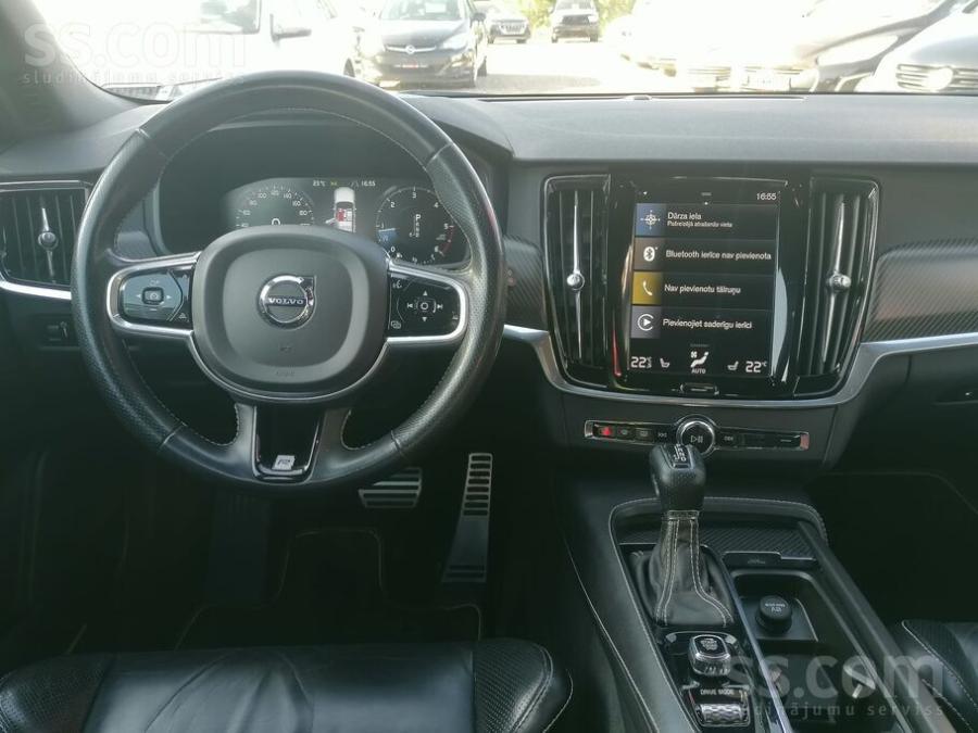 Black Volvo V90 2017 in Valmiera, with an engine capacity of 2.00 L and mileage of 326 thousand km for 13950 €, photo 28 on AUTOMOTO.COM.LV