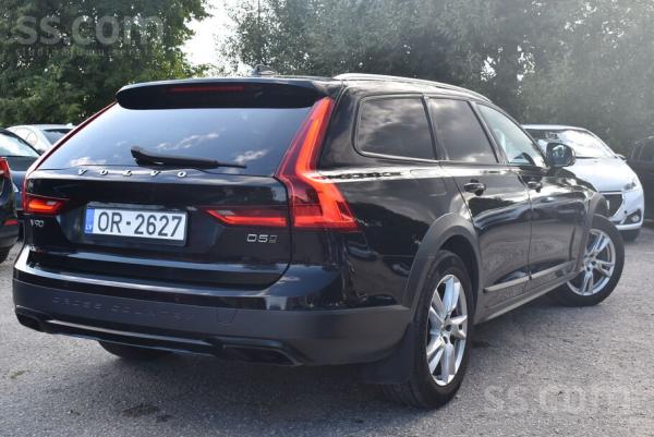 Black Volvo V90 2017 in Kuldiga, with an engine capacity of 2.00 L and mileage of 0 thousand km for 19300 €, photo 3 on AUTOMOTO.COM.LV