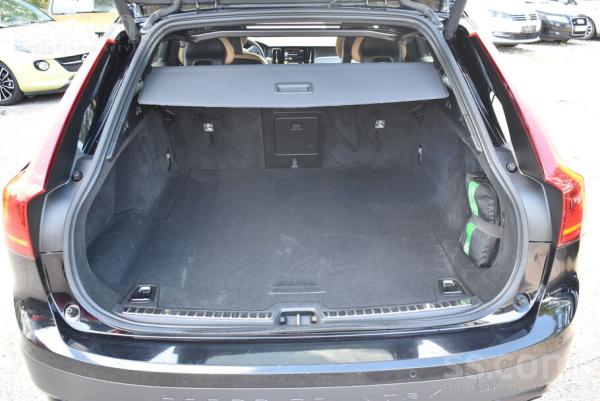 Black Volvo V90 2017 in Kuldiga, with an engine capacity of 2.00 L and mileage of 0 thousand km for 19300 €, photo 6 on AUTOMOTO.COM.LV