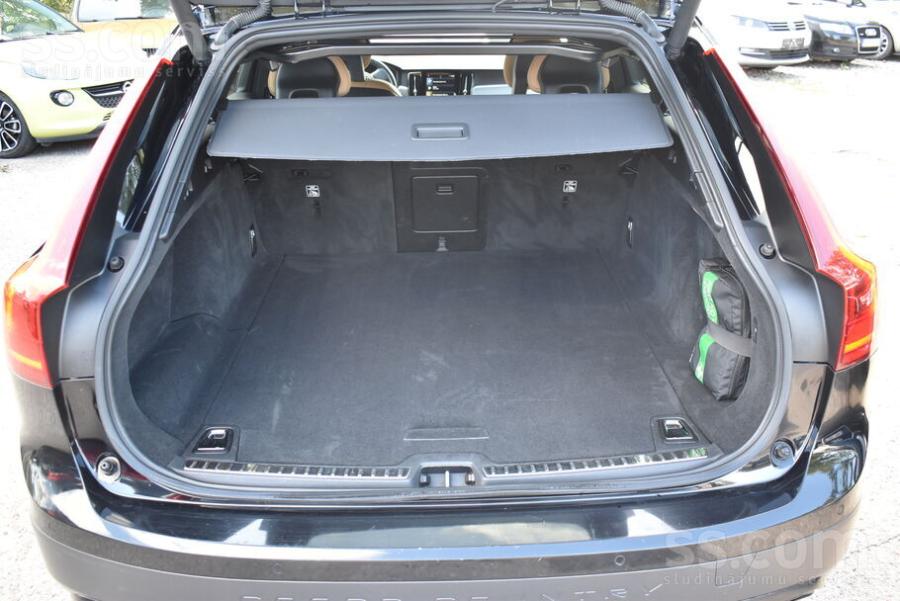 Melns Volvo V90 2017 Kuldīga, ar dzinēja tilpumu 2.00 L un nobraukumu 0 tūkst. km par 19300 €, foto 6 vietnē AUTOMOTO.COM.LV