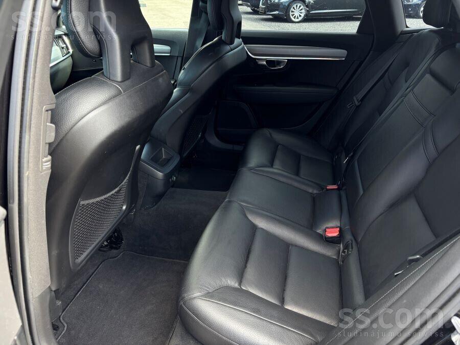 Black Volvo V90 2017 in Riga, with an engine capacity of 2.00 L and mileage of 295 thousand km for 11950 €, photo 9 on AUTOMOTO.COM.LV
