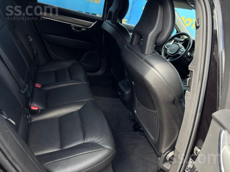 Black Volvo V90 2017 in Riga, with an engine capacity of 2.00 L and mileage of 295 thousand km for 11950 €, photo 10 on AUTOMOTO.COM.LV