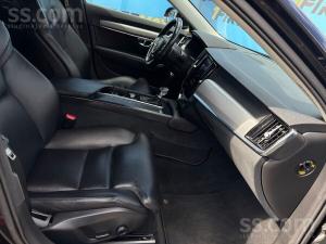 Black Volvo V90 2017 in Riga, with an engine capacity of 2.00 L and mileage of 295 thousand km for 11950 €, photo 11 on AUTOMOTO.COM.LV