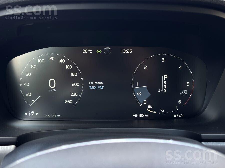 Black Volvo V90 2017 in Riga, with an engine capacity of 2.00 L and mileage of 295 thousand km for 11950 €, photo 12 on AUTOMOTO.COM.LV