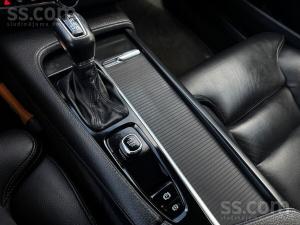Black Volvo V90 2017 in Riga, with an engine capacity of 2.00 L and mileage of 295 thousand km for 11950 €, photo 13 on AUTOMOTO.COM.LV